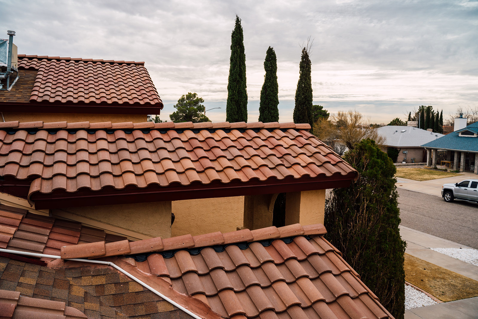 Eagle Capistrano S Ridge Tile - Escalante Roofing & Construction